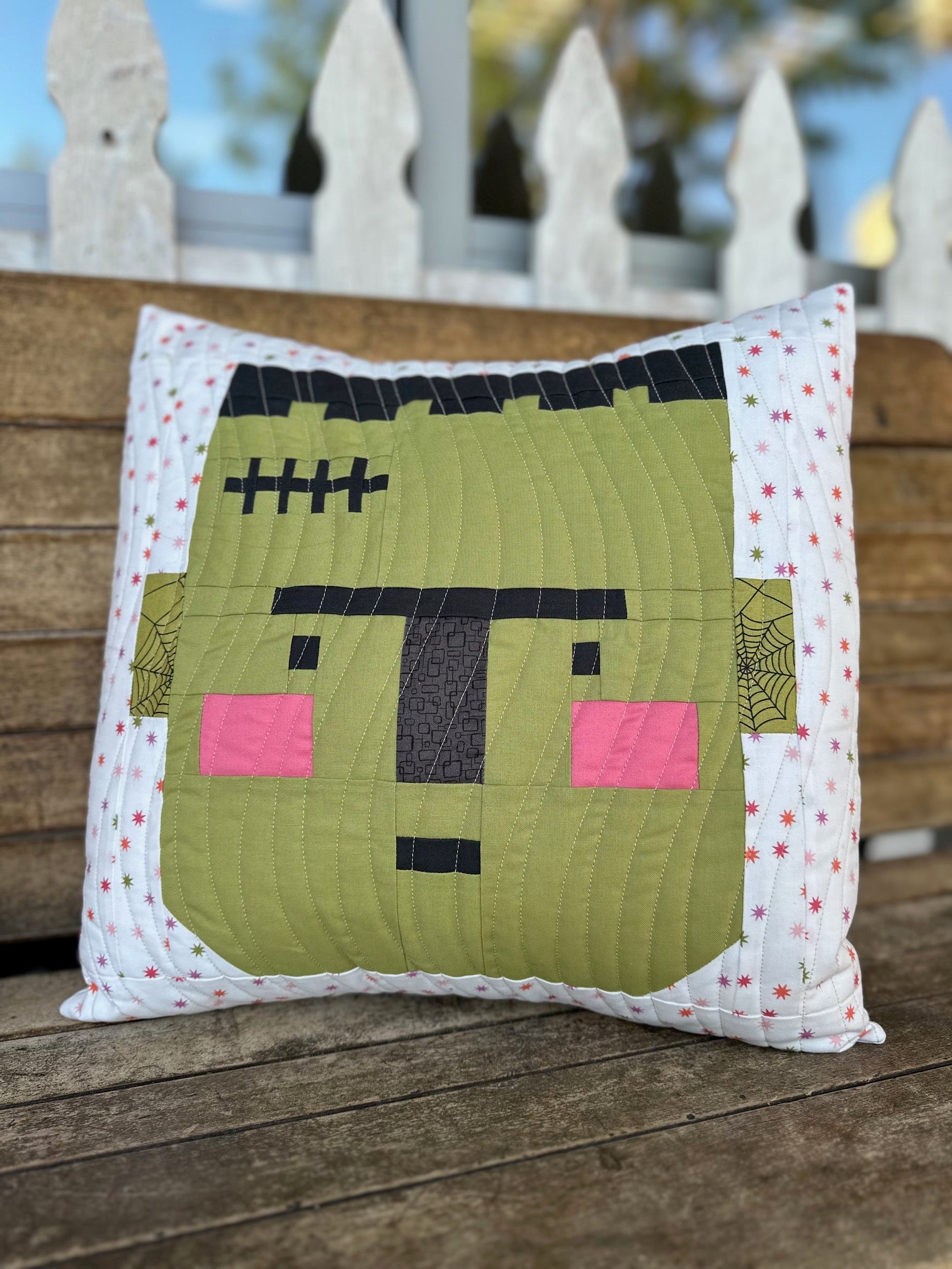 Frank Pillow Pattern {Paper} – American Quilting